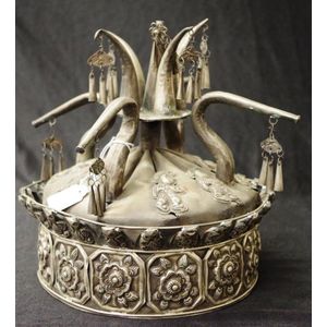Ornate jewelled Tibetan hats, caps and headdress - price guide and values