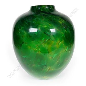 Emerald Ovoid Glass Vase by Garry Nash - New Zealand Themes & Makers ...