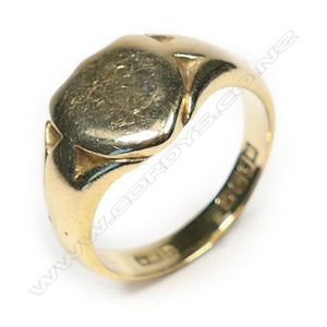 1920s Yellow Gold Signet Ring with Shield Panel - Rings - Jewellery