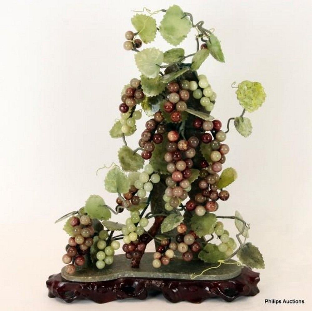 Chinese Carved Jade Grapevine on Stand, 20th Century - Jade - Oriental