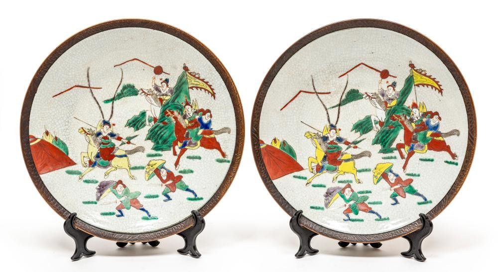 Chinese porcelain chargers with battle scenes, diameter 33 cm ...