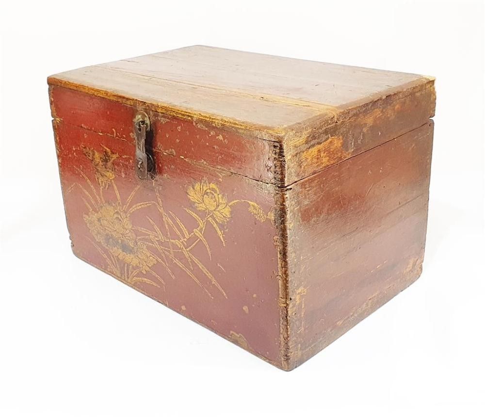 Vintage Chinese Lacquered Box: Traditional Elegance in Every Detail ...