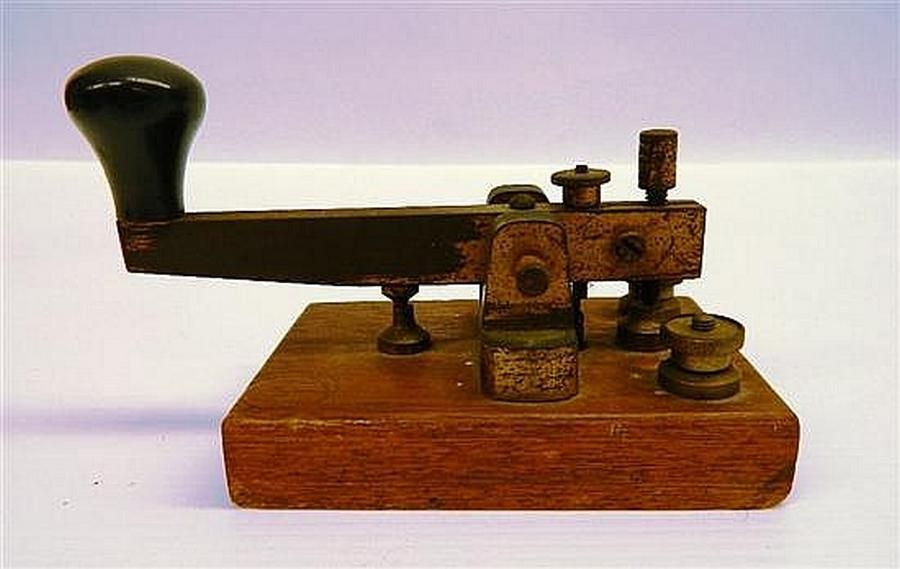 Morse Code Signaler: Transmitting Messages in a Flash - Zother ...