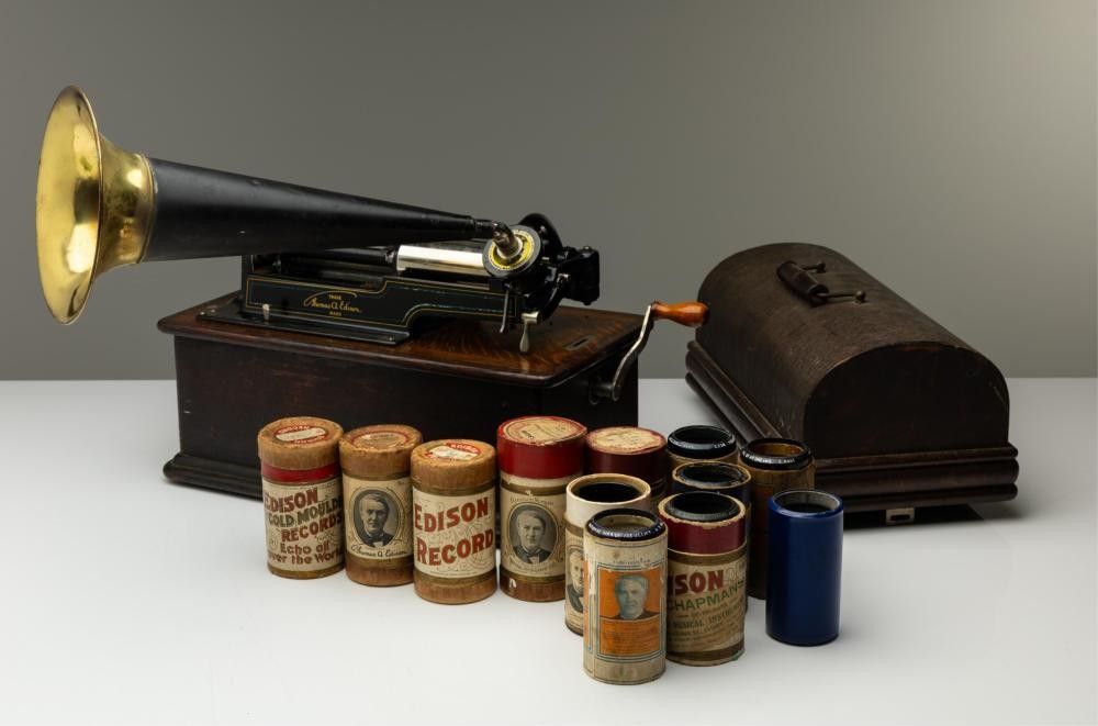 Edison Home Phonograph with Horn and Roll Collection (Untested ...