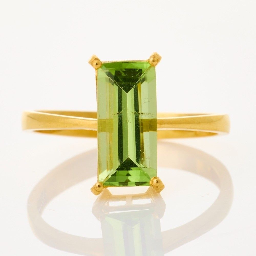 Modern 18ct Yellow Gold Peridot Ring, Rectangular Cut, Size M - Rings ...