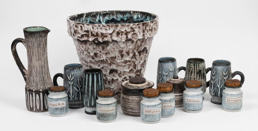 Ellis Pottery Planter and Assorted Kitchen Items (15 pieces) - Ellis ...