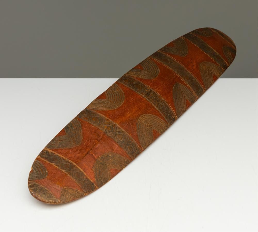 Central Australian Aboriginal geometric parrying shield, 52 cm length ...