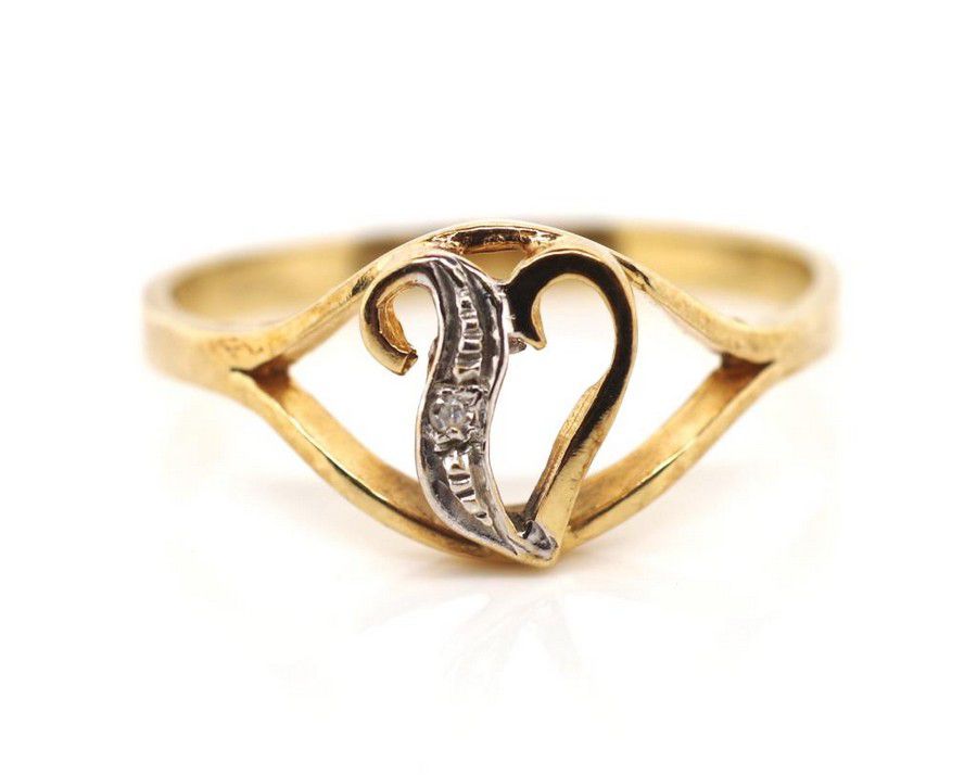 375 Gold Diamond 'V' Ring, Size O-P - Rings - Jewellery