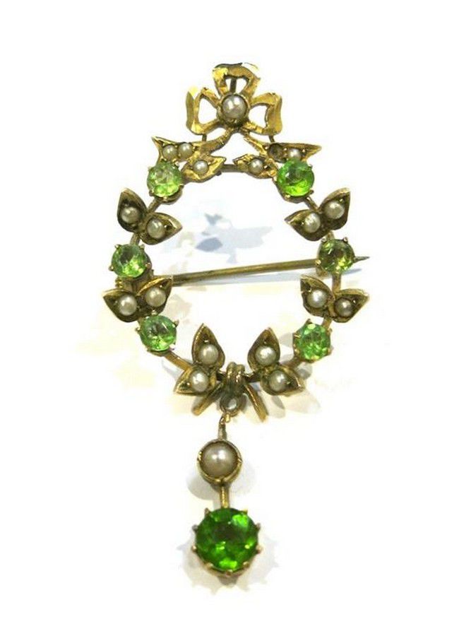 Victorian peridot & pearl brooch in 15ct gold - Brooches - Jewellery