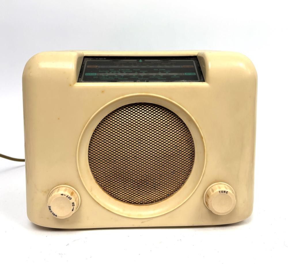 Vintage Bush DAC90A Cream Bakelite Radio from the 1950s - Radios ...