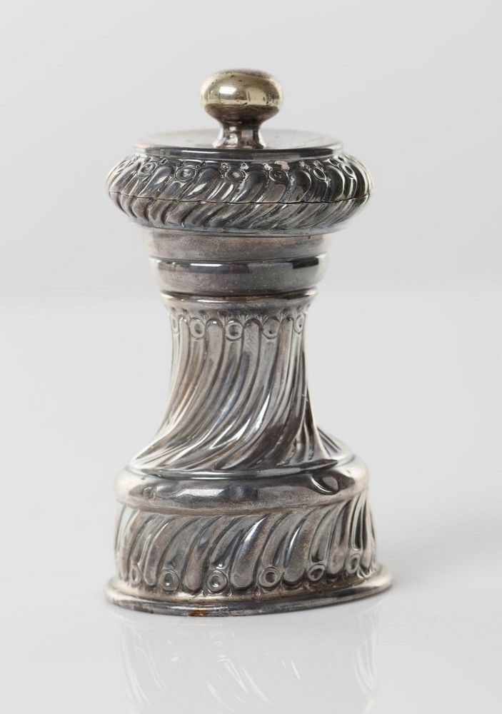 9.5 cm Sterling-Silver Pepper Pot - Elegant Tabletop Accessory ...