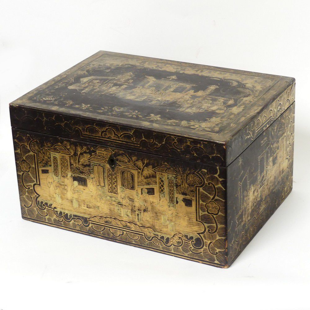 Chinoiserie Lacquer Tea Box with Pewter Lining - Zother - Oriental