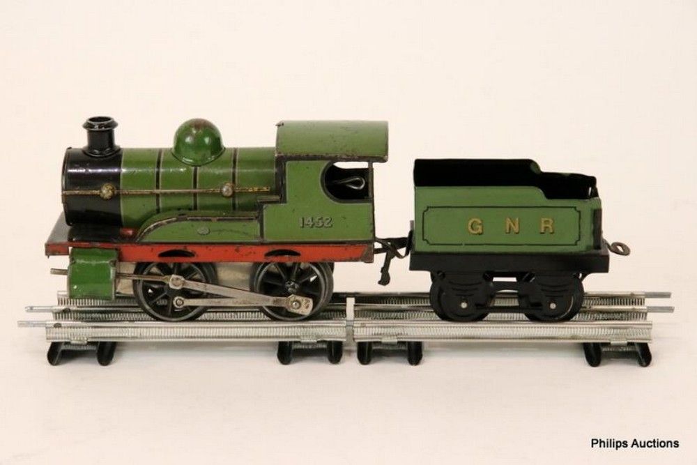 Hornby O-Gauge Clockwork Locomotive and Tender with GNR Lettering ...