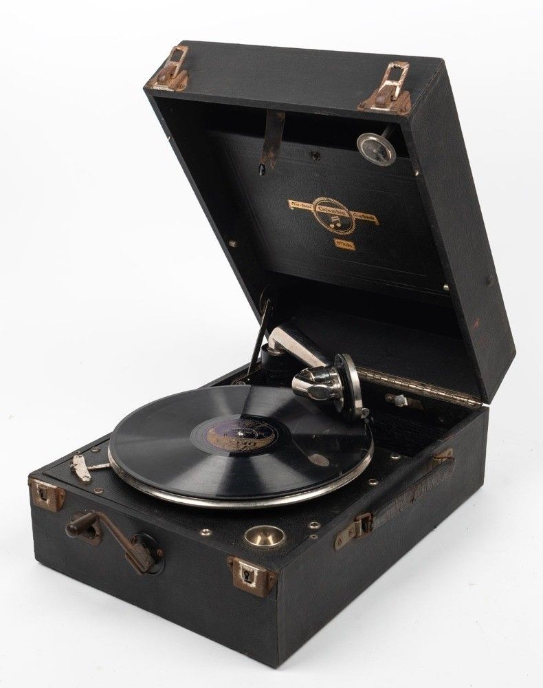 Columbia Viva-Tonal Grafonola No.109a Portable Gramophone in Black ...