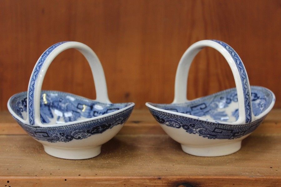 Pair of Wedgwood China Baskets - Wedgwood - Ceramics