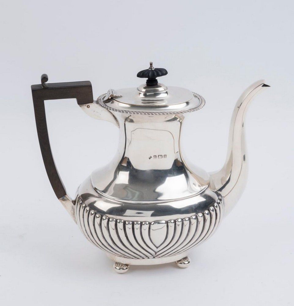 1911 Birmingham Sterling Silver Teapot - 830g - Tea & Coffee Pots - Silver 1911 Birmingham Sterling Silver Teapot - 830g - Tea & Coffee Pots - Silver