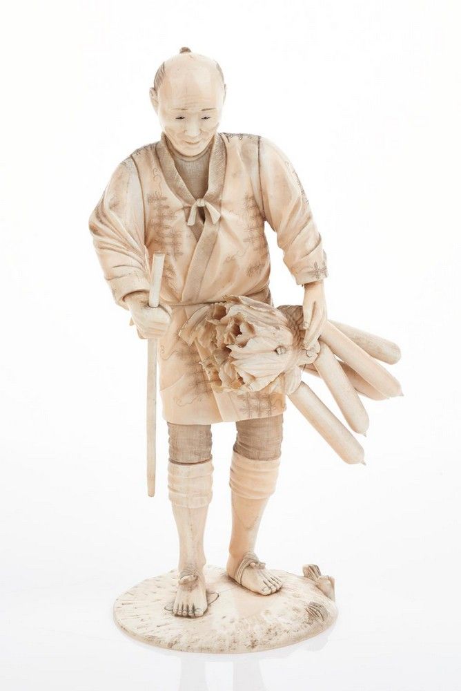 Meiji Period Japanese Ivory Carved Man Okimono, 26 cm - Ivory - Oriental