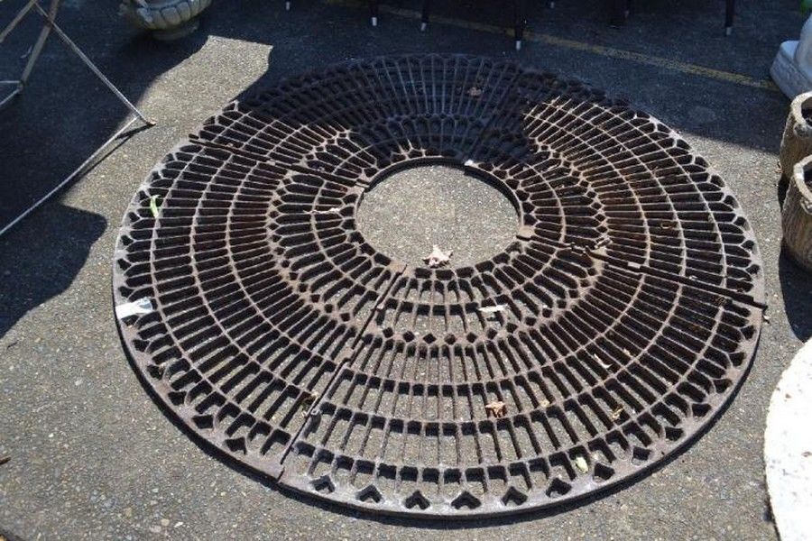Antique French Cast Iron Tree Surround, 200cm Diameter - Decorative ...