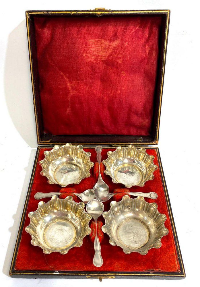 Set of 4 Sterling Silver Salts and Spoons - Condiment & Cruet Sets - Silver
