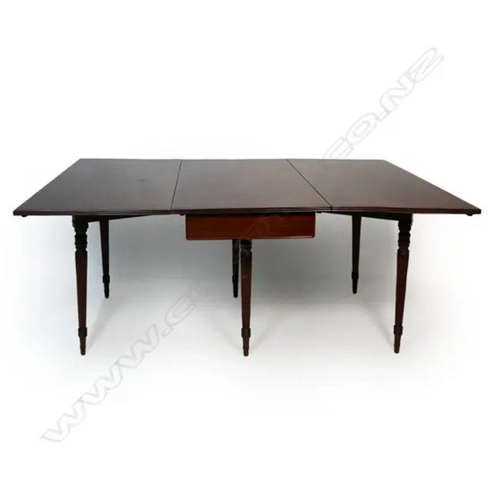 Georgian Mahogany Drop-Leaf Dining Table with Reeded Taper Legs ...