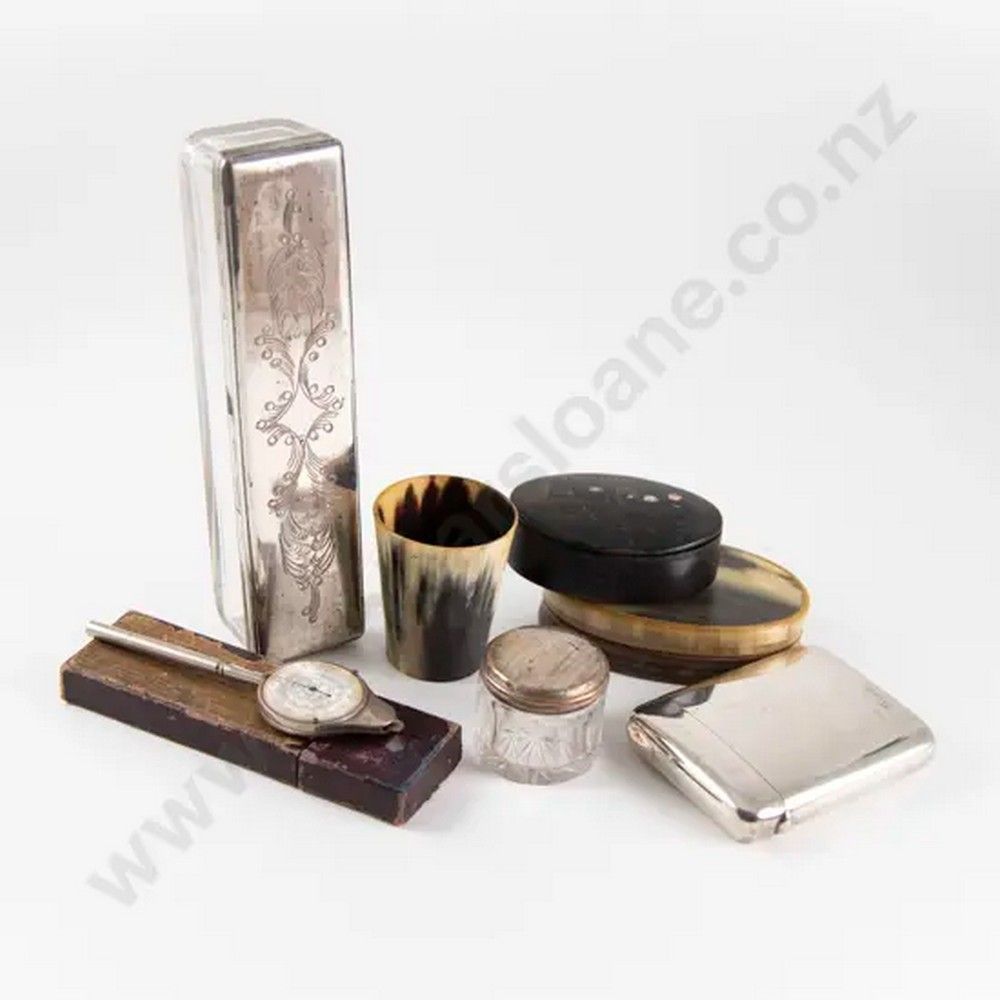 Victorian Scottish horn snuff box and assorted vanity items - Snuff ...