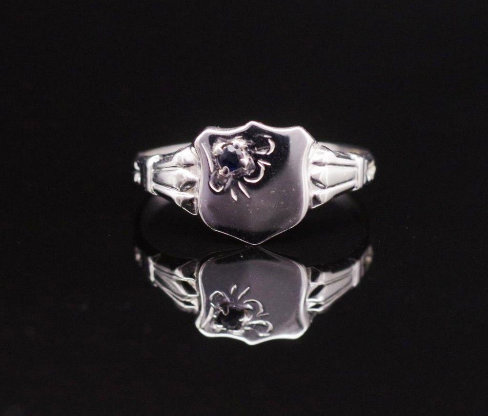 Child's 9ct White Gold Signet Ring - 1.3g - Rings - Jewellery