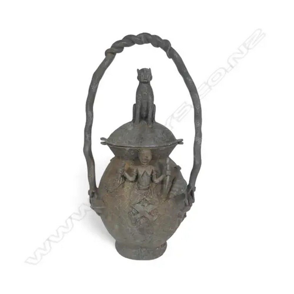 Bennin Bronze Ceremonial Ewere with Leopard Lid, 20th Century - Animals ...