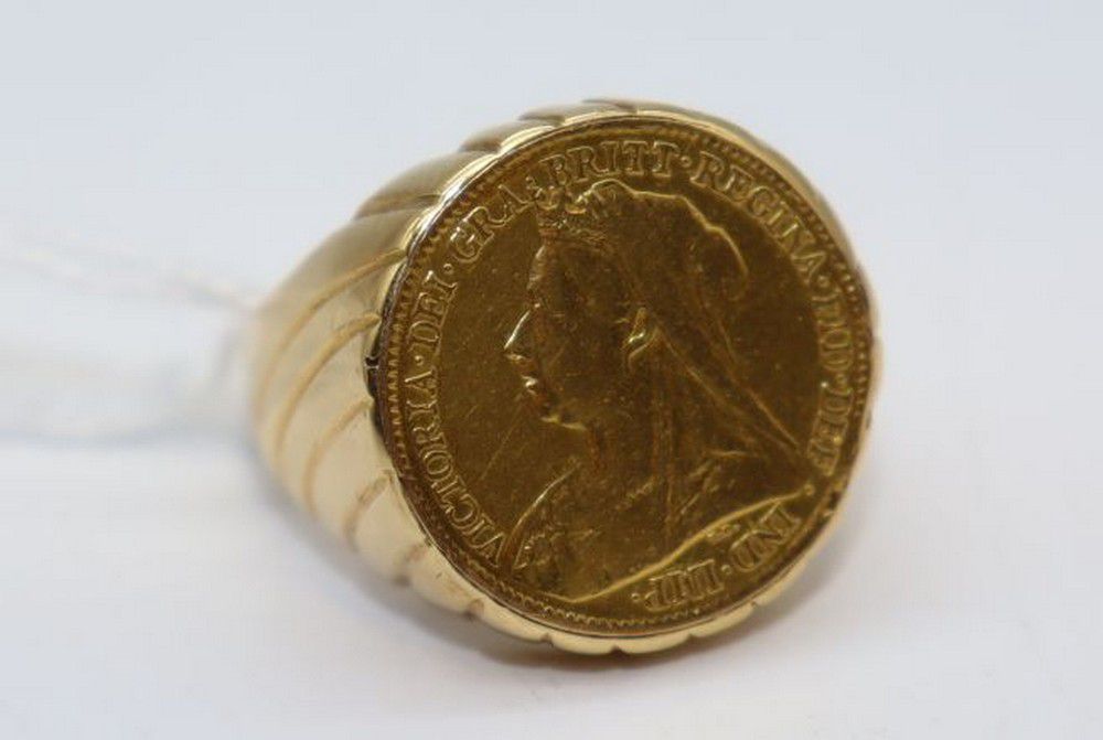 1900 Gold Sovereign Ring in 18ct Yellow Gold - Rings - Jewellery