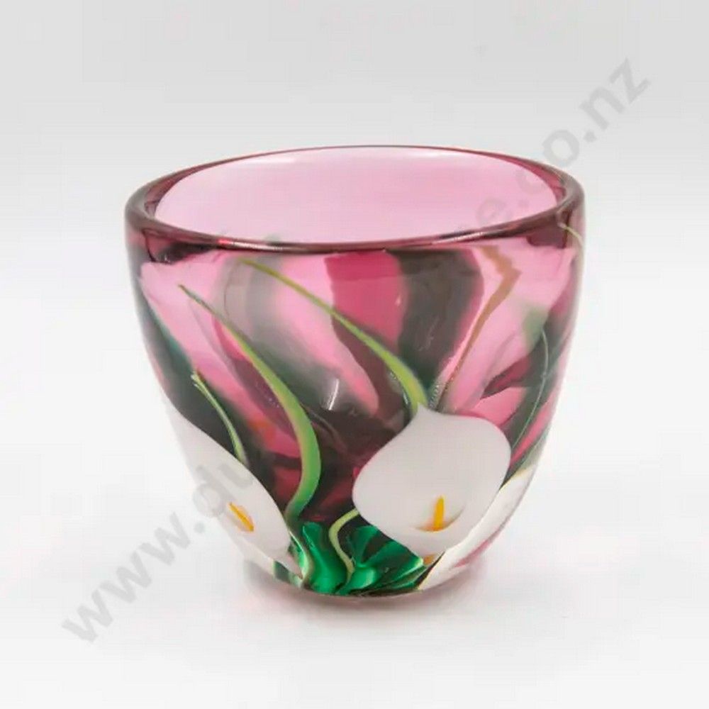 New Zealand Peter Raos Arum Lily Glass Vase, Signed 1992 - New Zealand ...