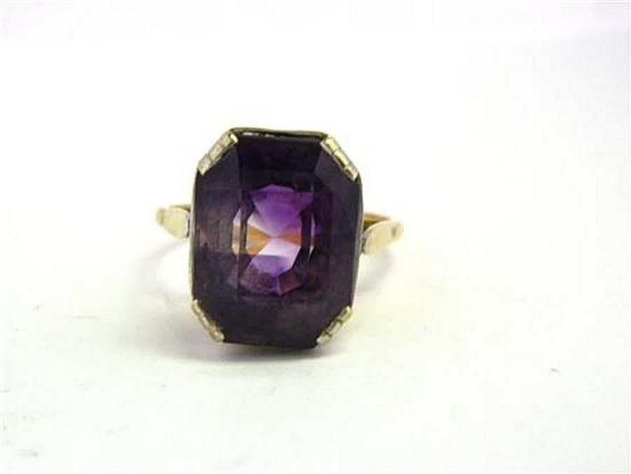 9ct Gold Amethyst Ring with Rectangle Stone - Rings - Jewellery