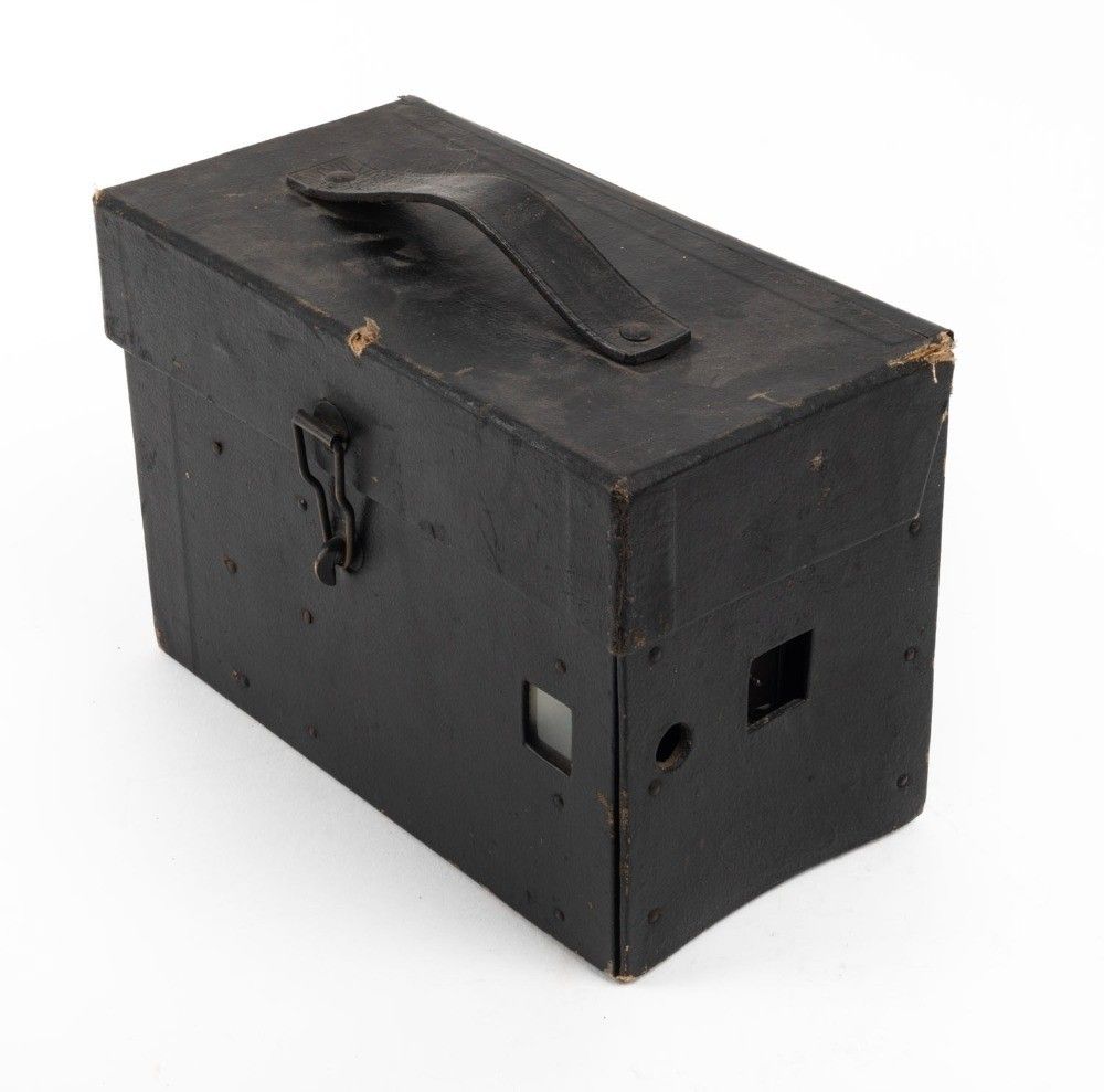 Griffiths 1895 Box Camera with Guillotine Shutter and Leather ...