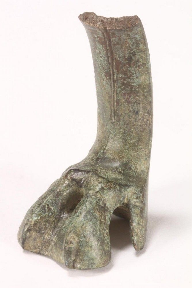 Roman bronze lions paw, 1st-4th century, petit proportions, curved legs ...