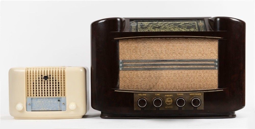 Vintage Bakelite Mantle Radios: Philips Brown and Mullard Cream ...