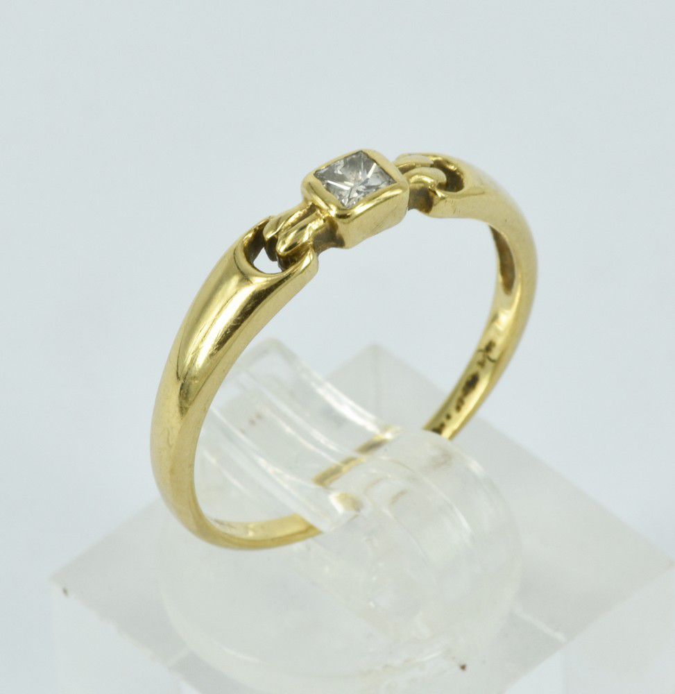 9ct Gold Diamond Ring, Square Cut, Clarity VS2, Size N - Rings - Jewellery