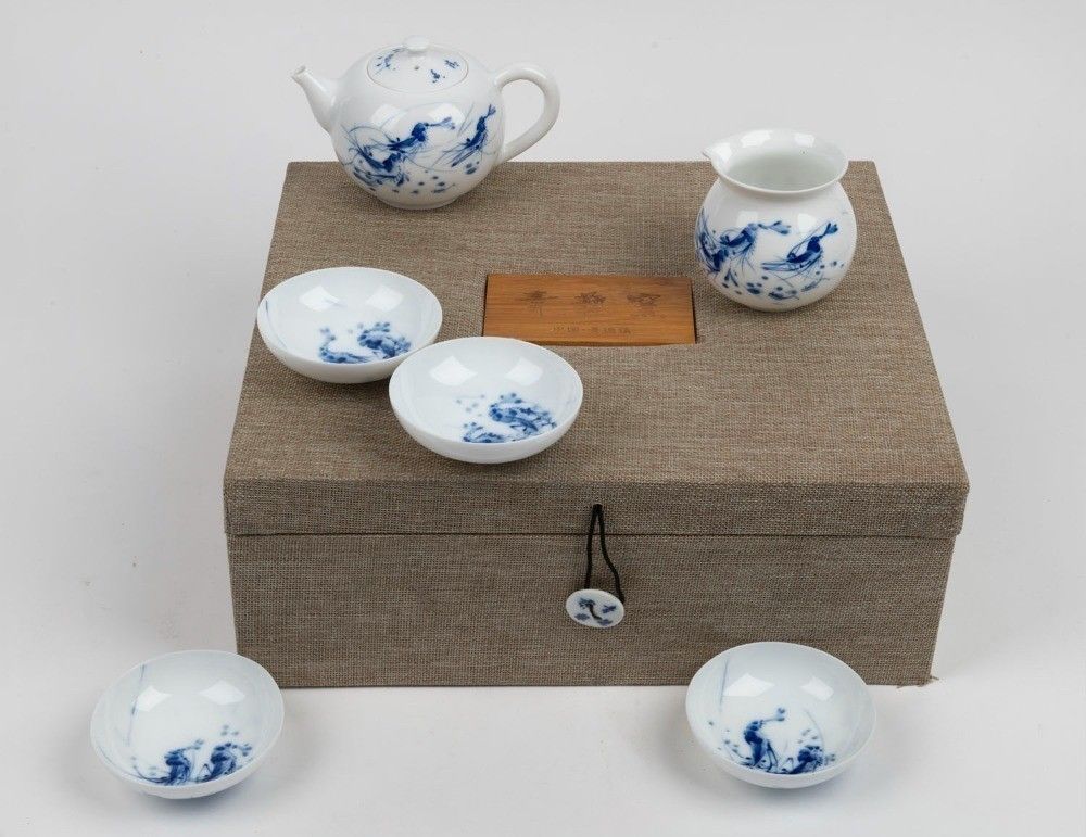 Japanese blue and white porcelain tea set in presentation case ...
